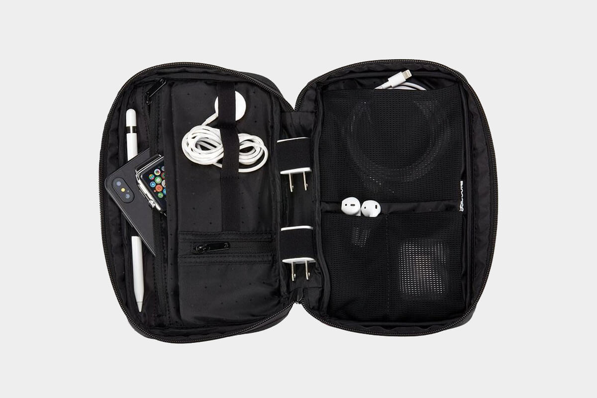 How to pack electronics for travel (Travel Tech Organizer) - Lessification